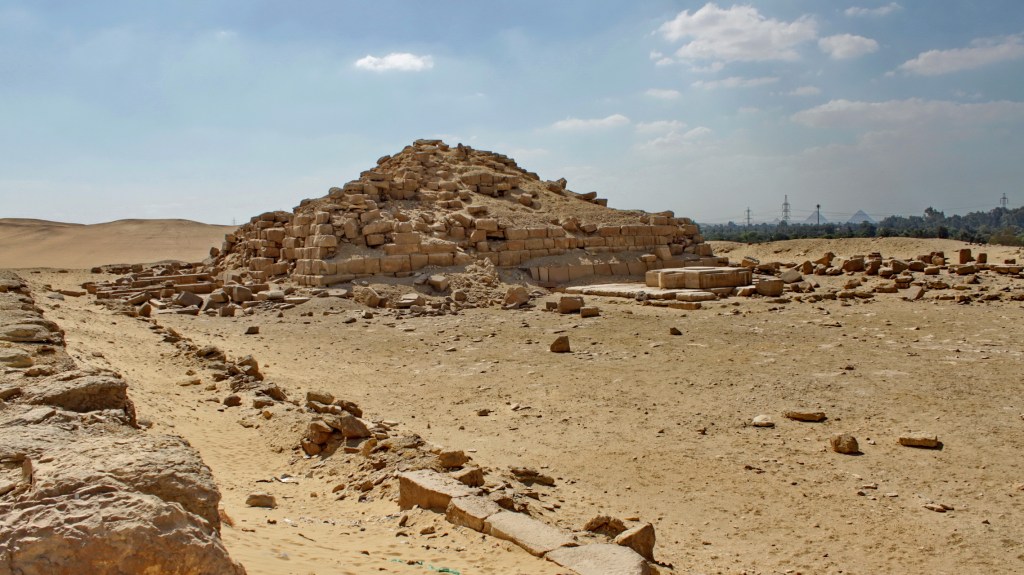 Pic of the Day (2019-03-03): Dry Dry Desert 2, the Sun Temple of Niuserre